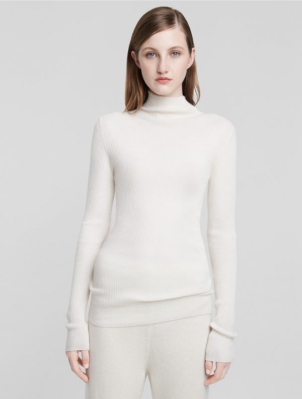 Roos Abels Heads To The Beach In Calvin Klein's Cashmere Collection 
