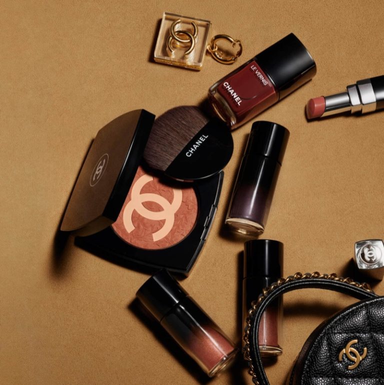 Kristen Stewart Stuns in Chanel Makeup Fall 2023 Ad Kristen Stewart Stuns in Chanel Makeup Fall 2023 Ad